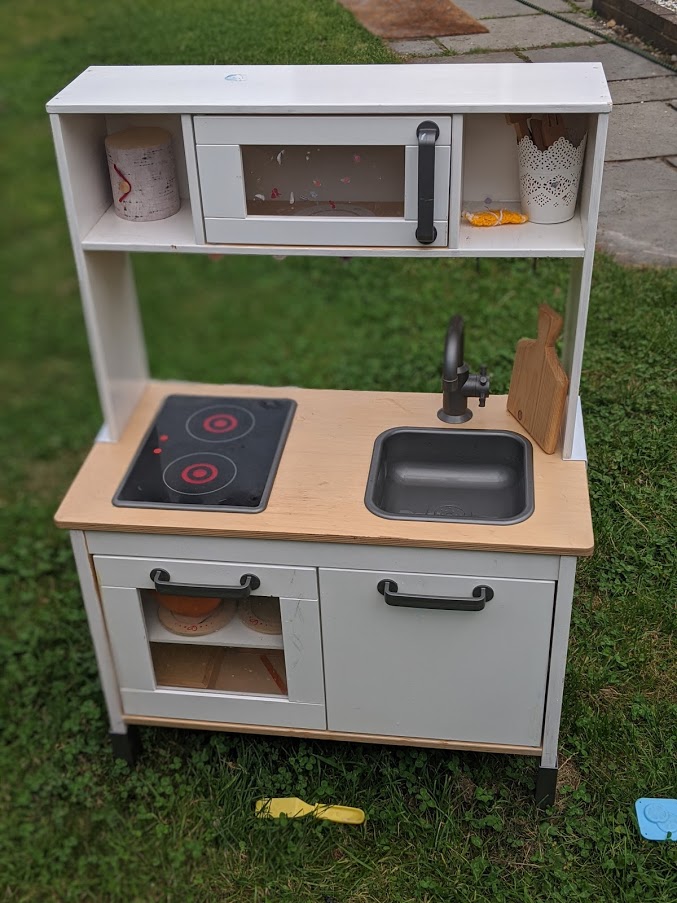 Upcycle | Ikea Play Kitchen Rattan Style Makeover – Green Pepa