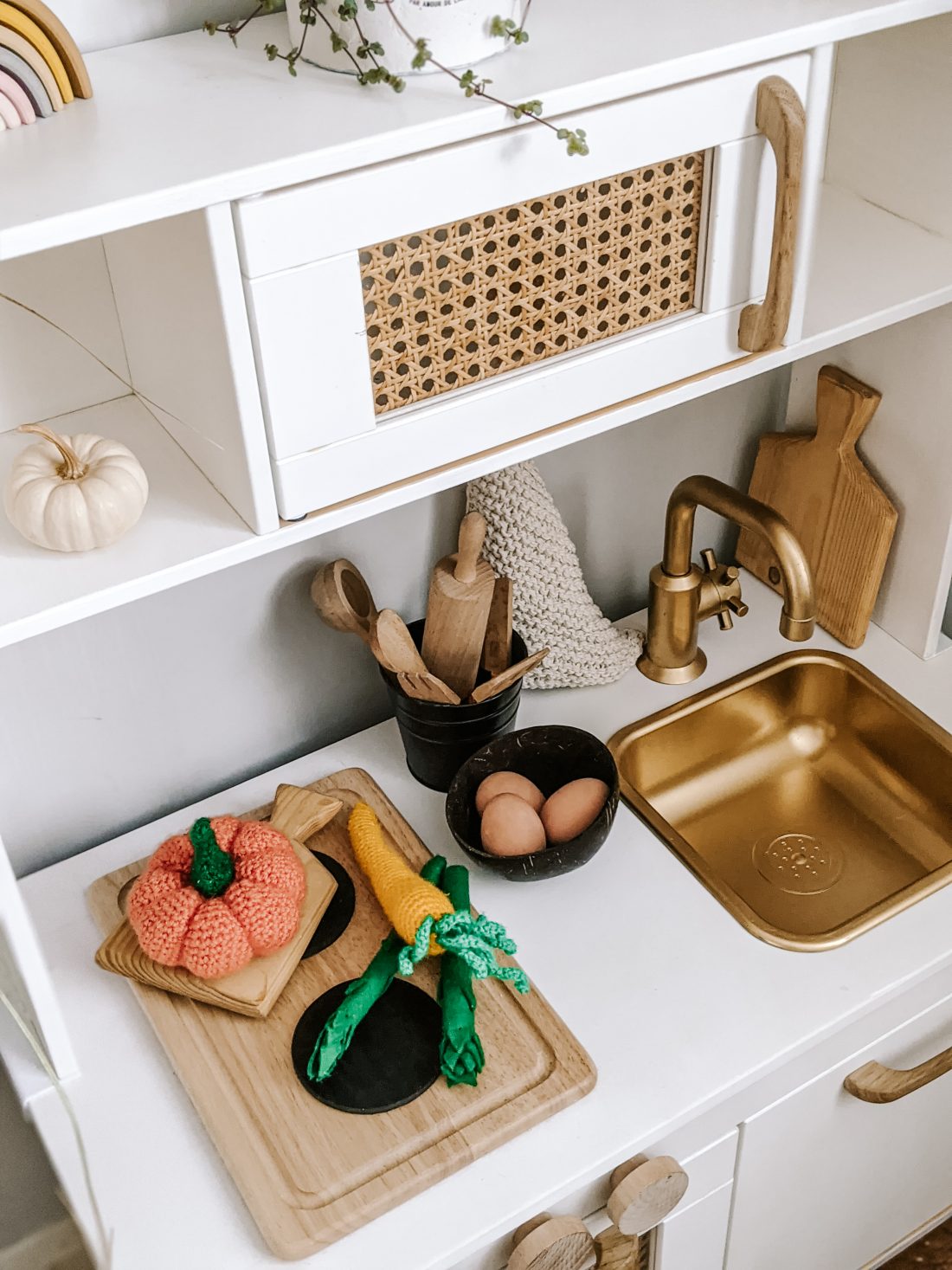 Upcycle | Ikea Play Kitchen Rattan Style Makeover – Green Pepa