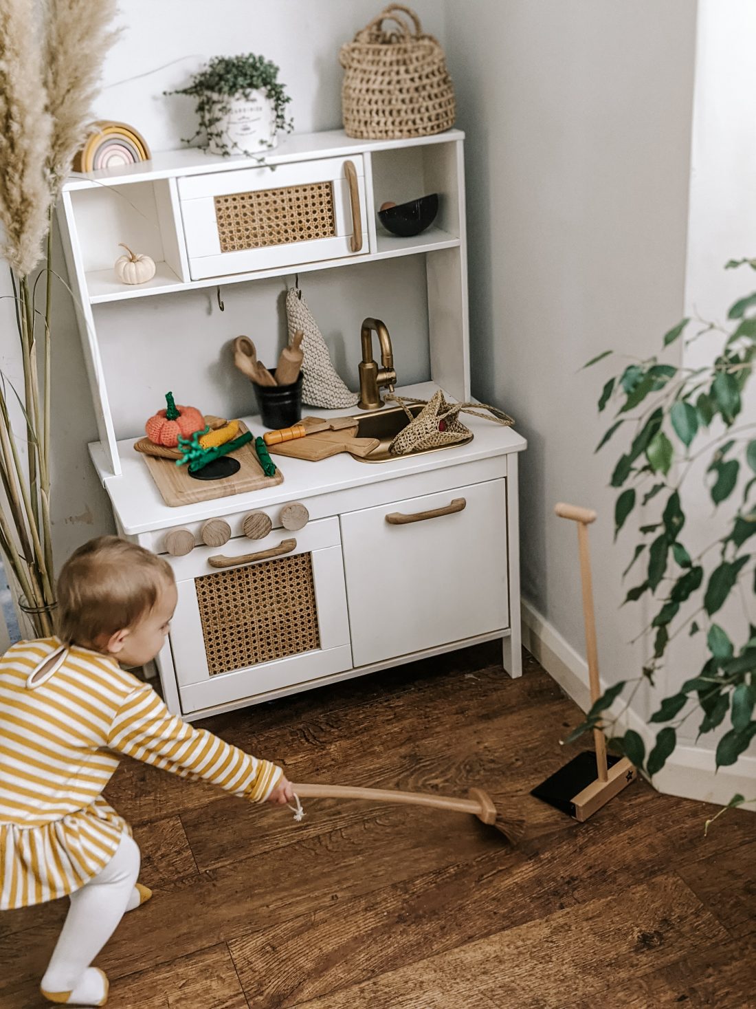 Upcycle | Ikea Play Kitchen Rattan Style Makeover – Green Pepa
